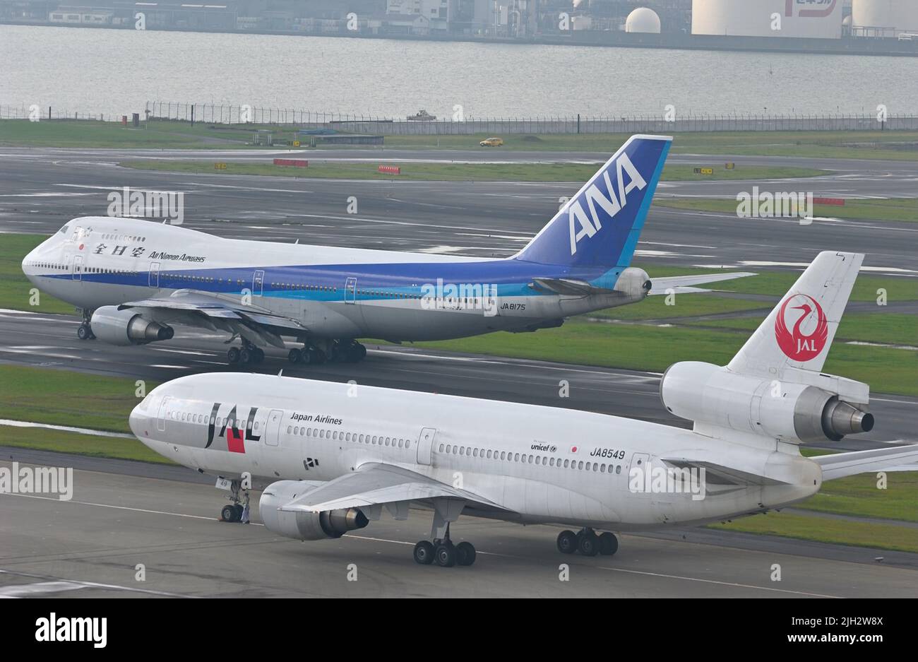 Haneda international airport (HND) at the turn of the 20th century ...