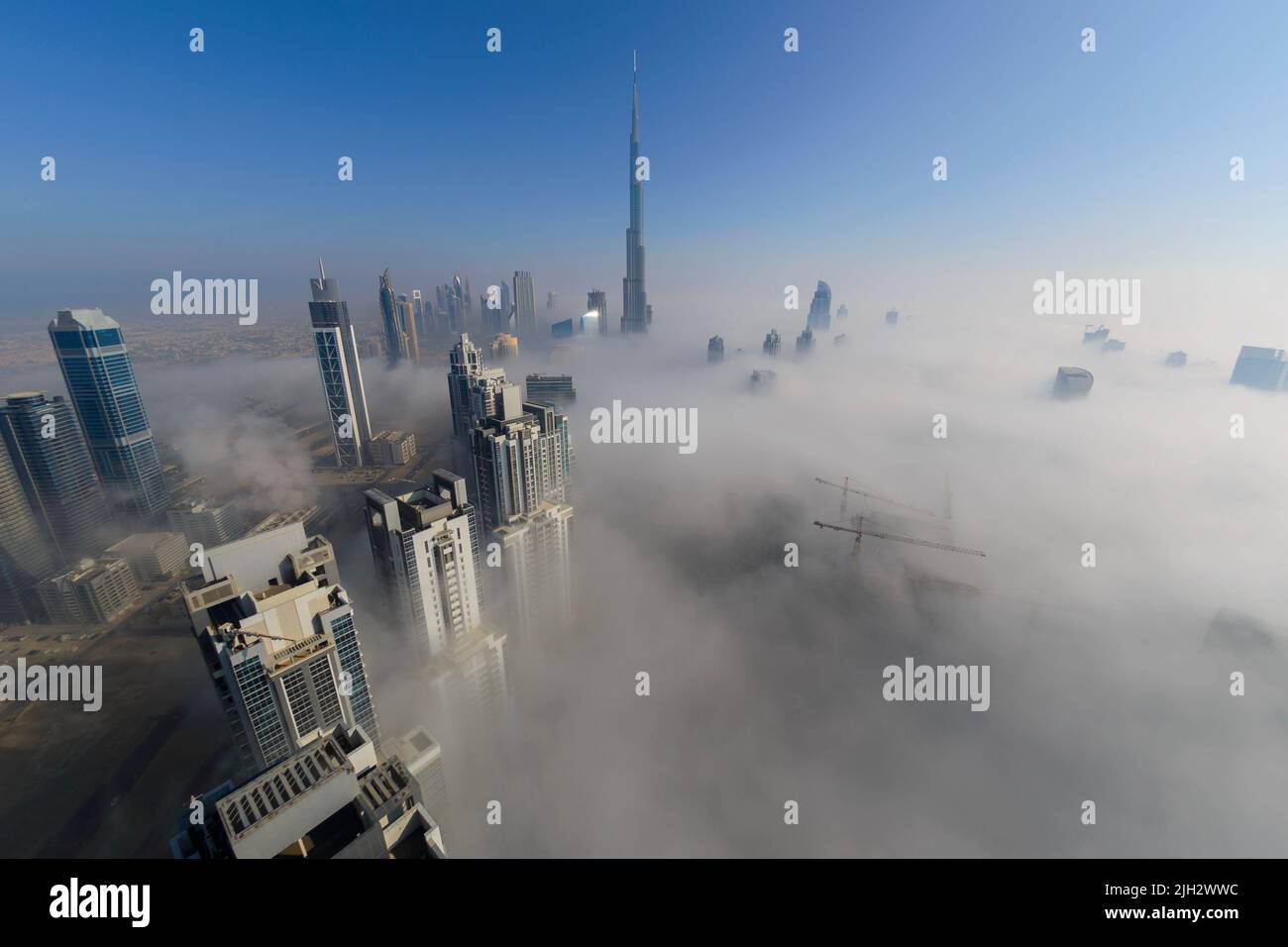 Burj khalifa downtown dubai weather fog hi-res stock photography and ...