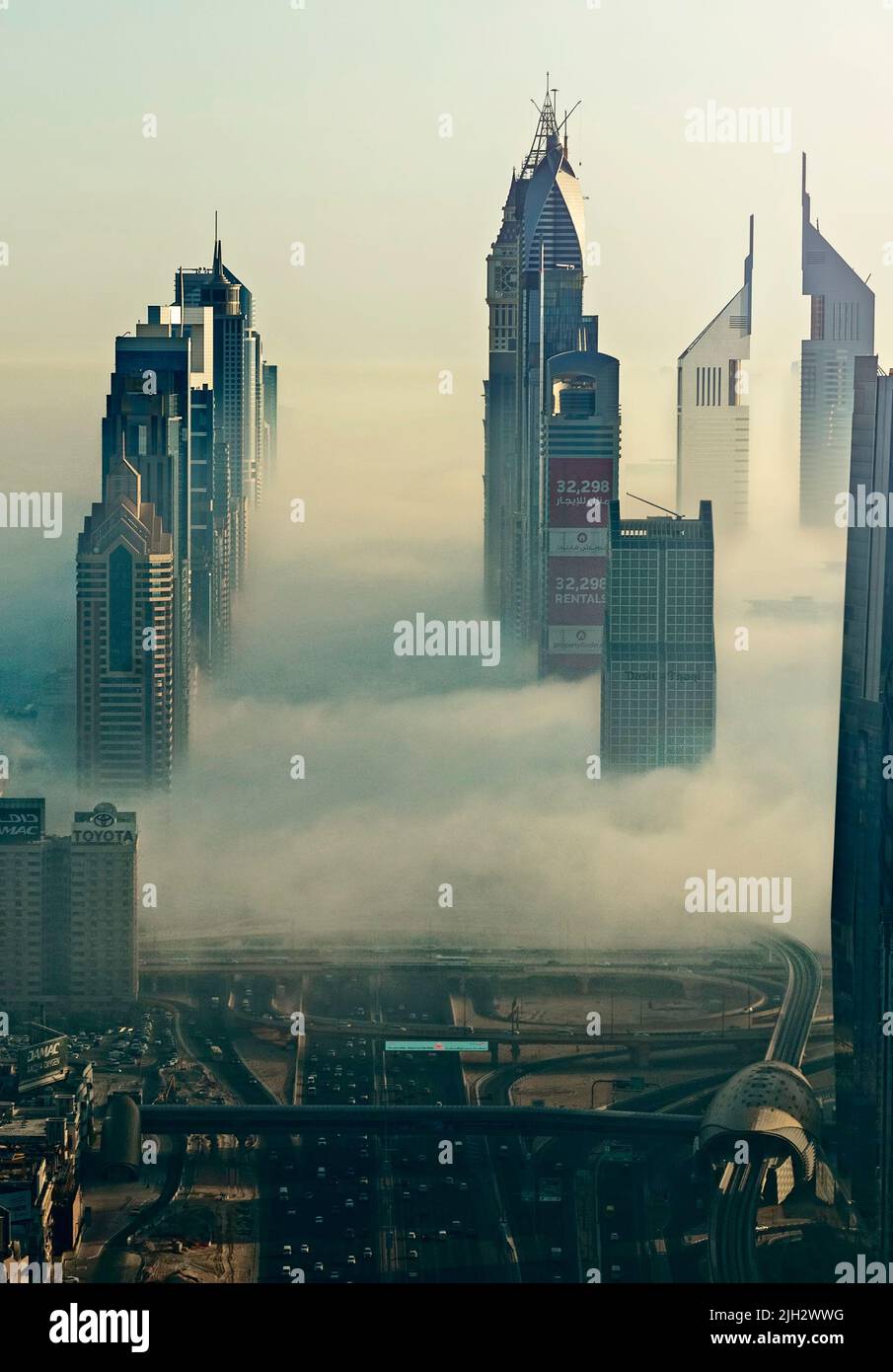 Dubai skyline fog hi-res stock photography and images - Alamy