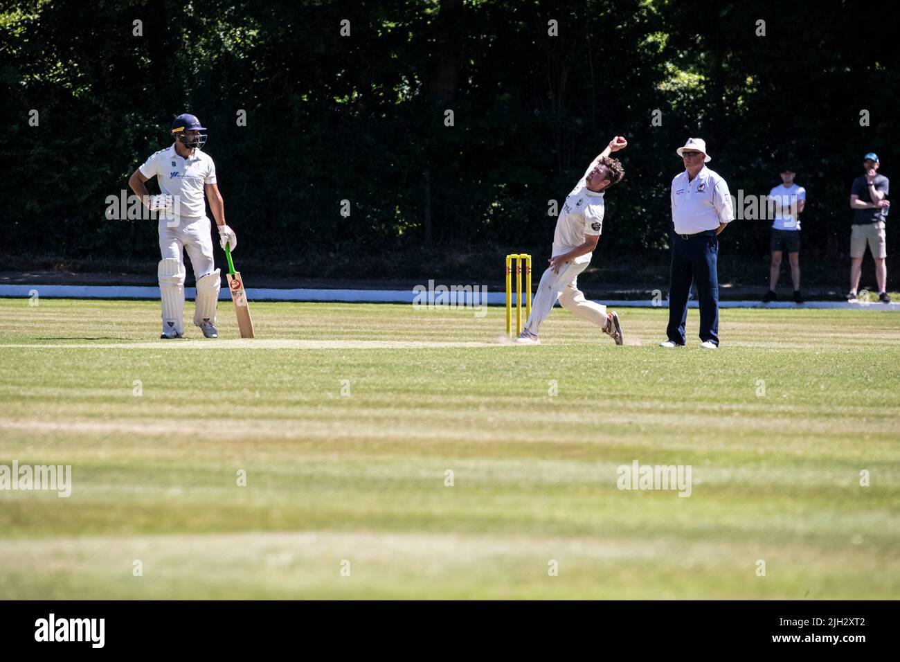 Fast bowling delivery hi-res stock photography and images - Alamy