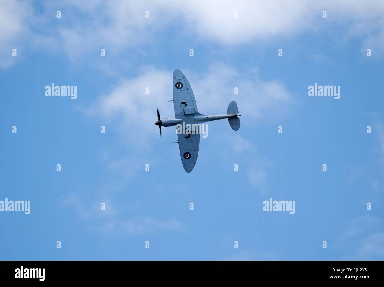 54 surviving spitfires flying hi-res stock photography and images - Alamy