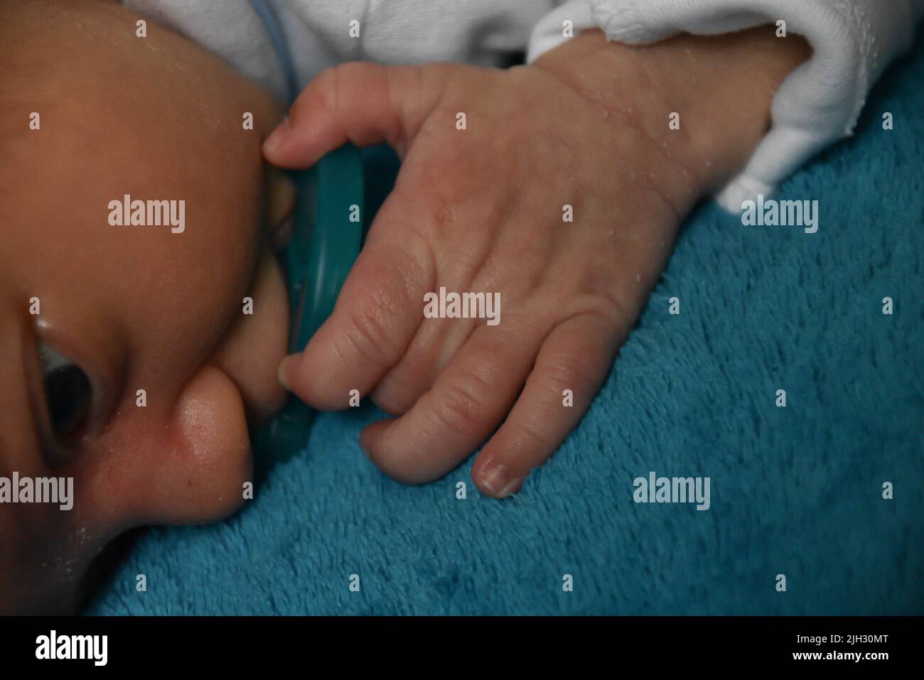3 weeks old infant hi-res stock photography and images - Alamy