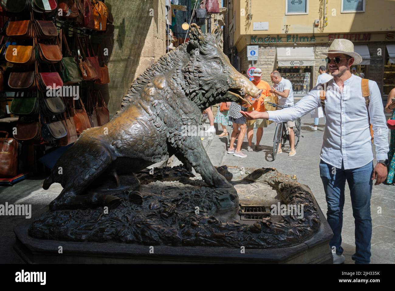 Il porcellino bronze wild boar hi-res stock photography and images - Alamy