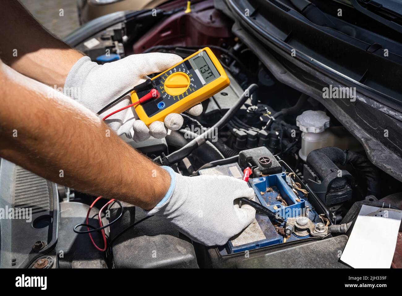 Service repair cable tester hi-res stock photography and images - Alamy
