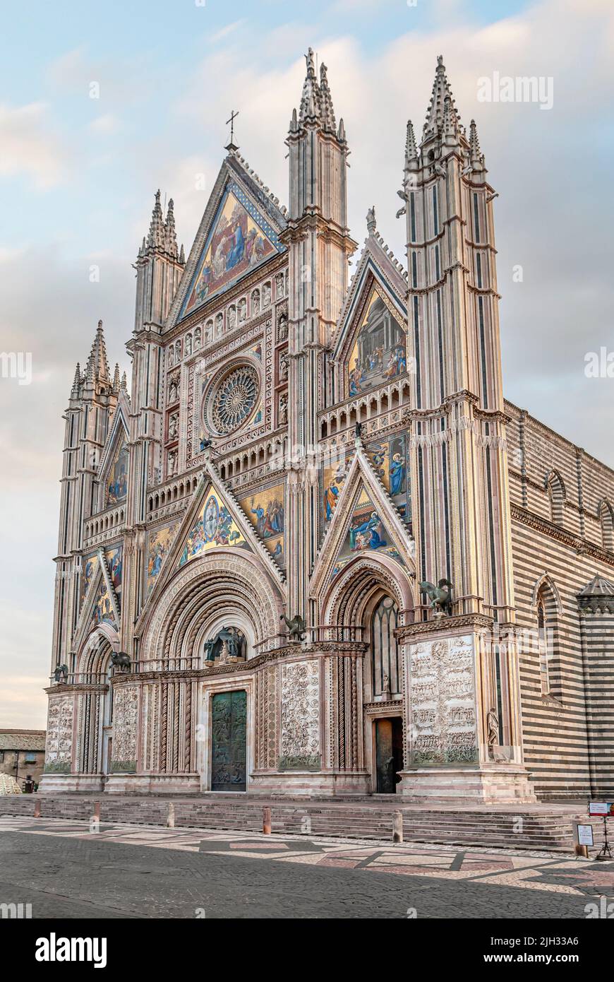 Front entrance to the Cathedral of Orvieto (Duomo di Orvieto), Orvieto ...