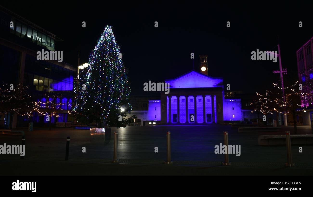 Christmas Scene Of Southampton Guildhall Square At Nightime Stock Photo ...