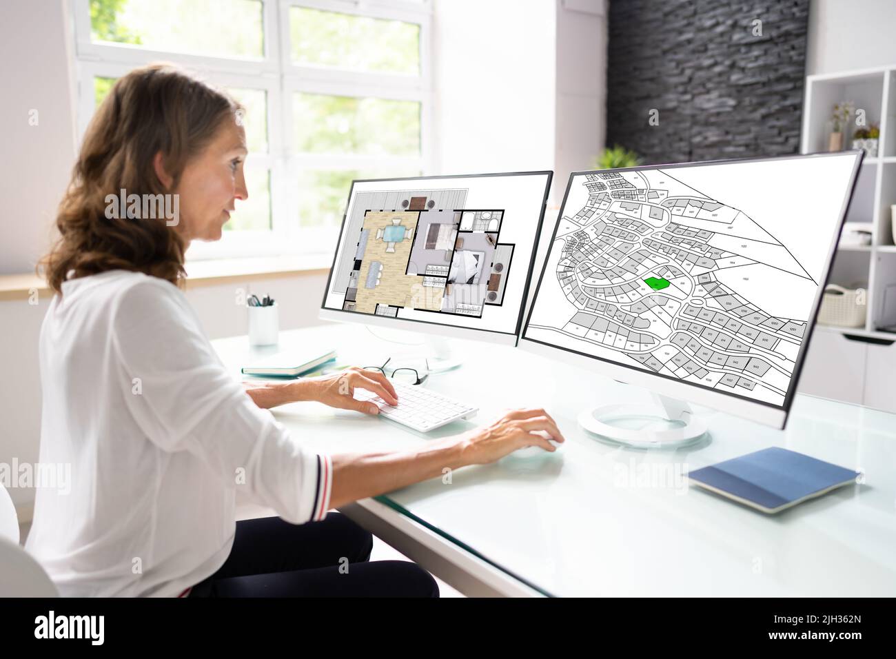 Land plot hi-res stock photography and images - Alamy