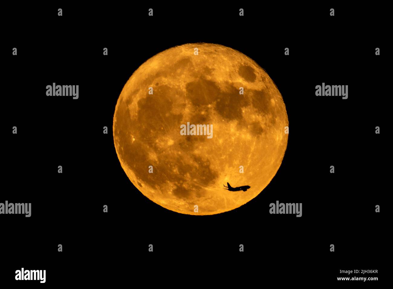 Full super buck moon hi-res stock photography and images - Alamy