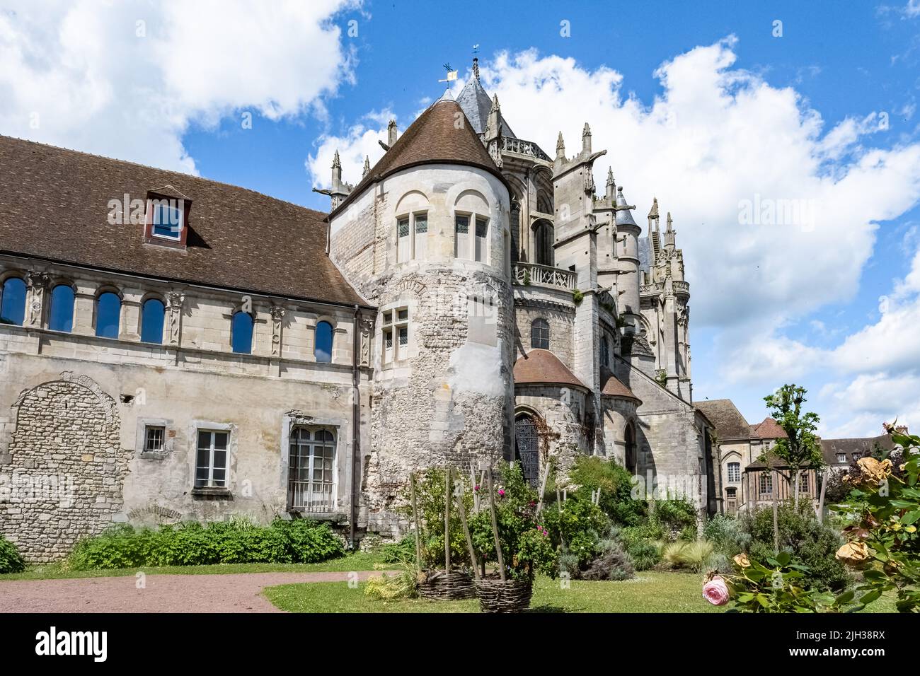 Senlis, the Notre-Dame cathedral Stock Photo - Alamy
