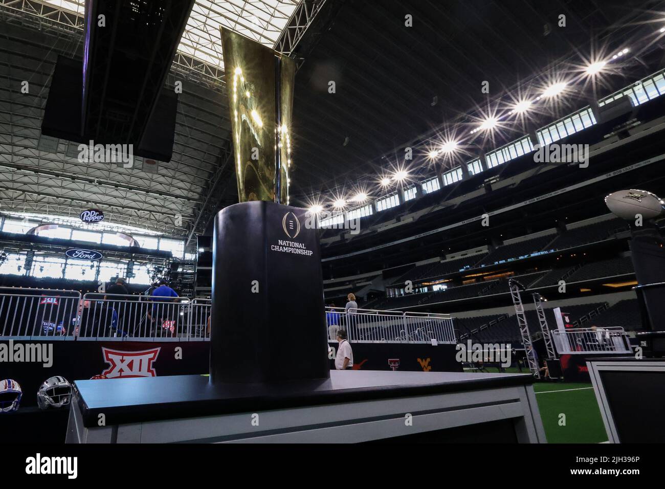 Big trophy hi-res stock photography and images - Alamy