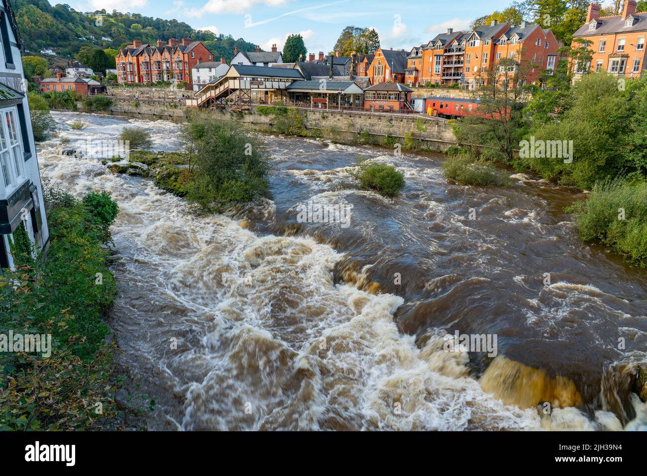 River dee passing through hi-res stock photography and images - Alamy