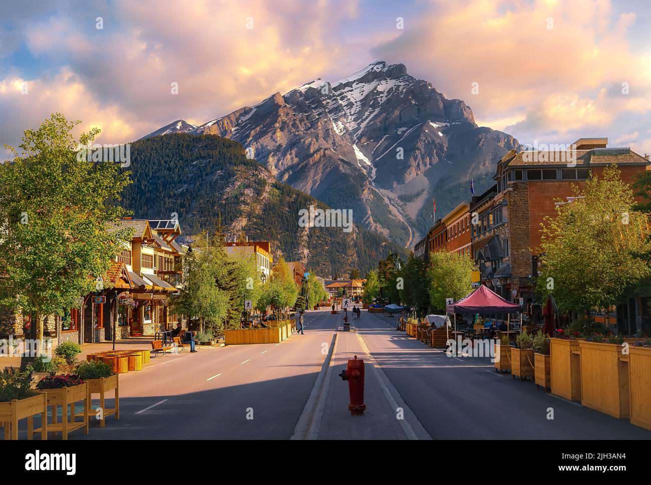 Banff mountain summer hi-res stock photography and images - Alamy