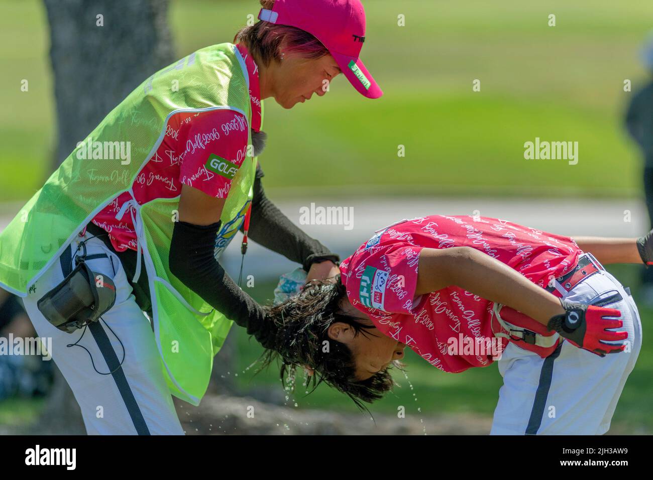 El Cajon, California, USA. 13th July, 2022. Miyuki Suto cools off her daughter, golfer Miroku ...