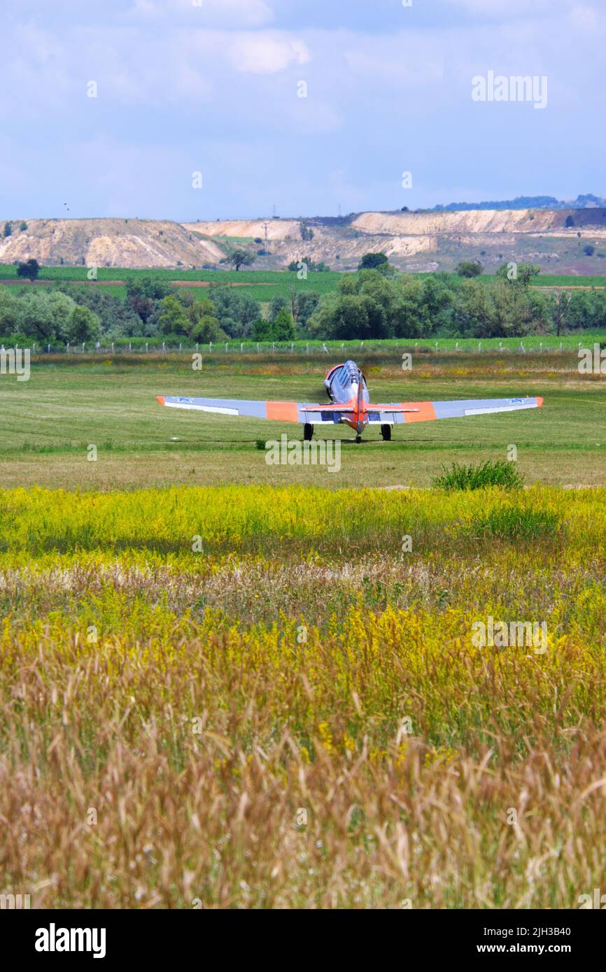 Small aircraft taking off hi-res stock photography and images - Alamy