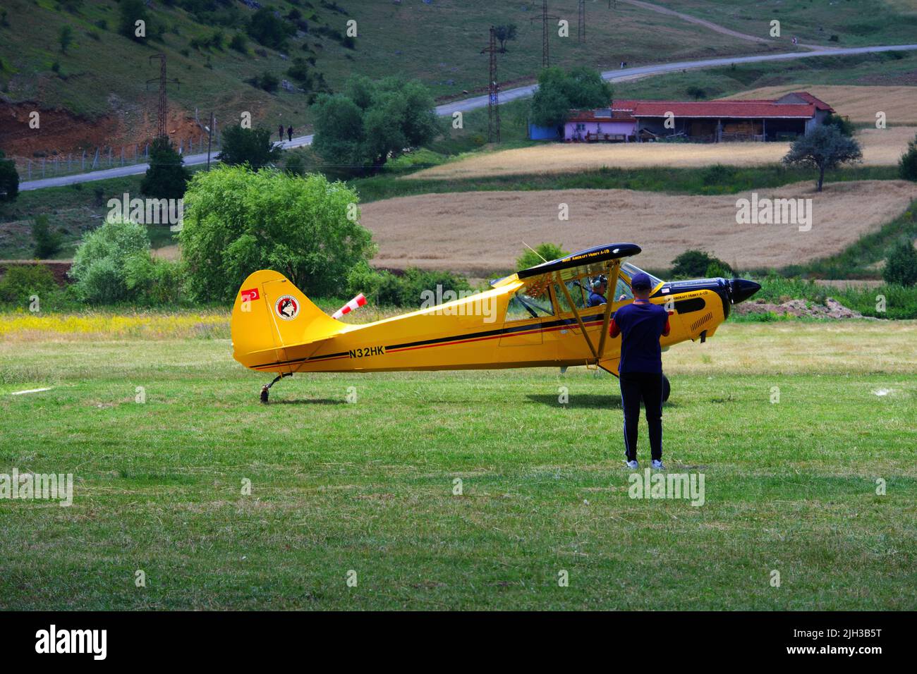 Yellow jet plane hi-res stock photography and images - Alamy
