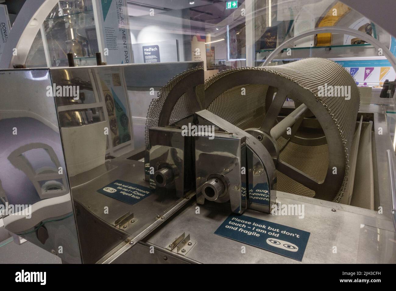 Artificial kidney kolff hi-res stock photography and images - Alamy