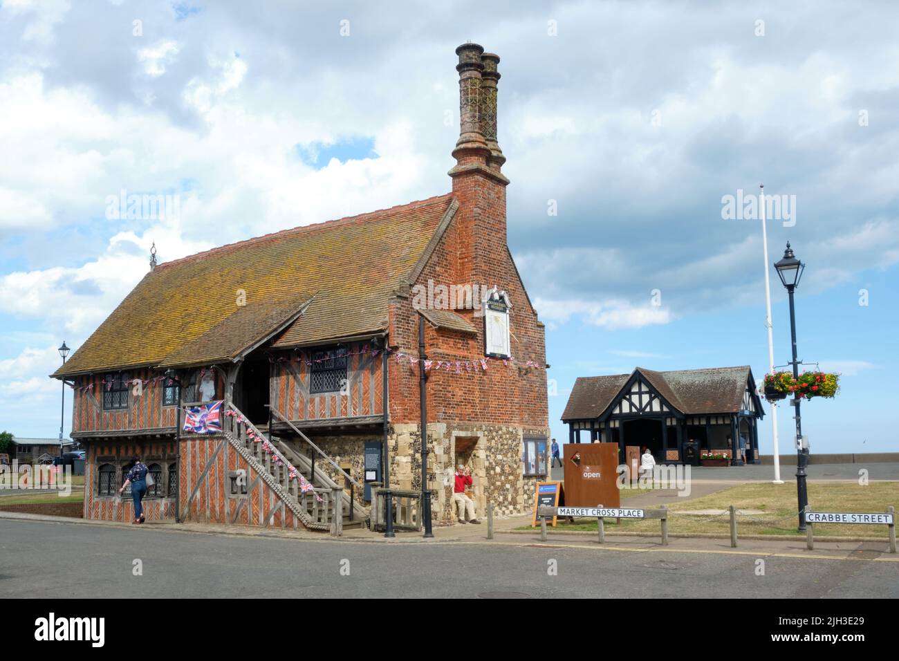 Moot Hall Aldeburgh with street signs Stock Photo - Alamy