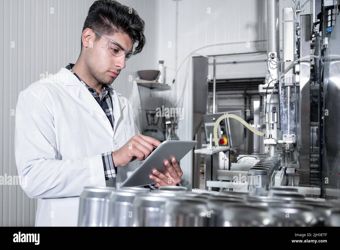 Inspecting automated manufacturing process hi-res stock photography and ...