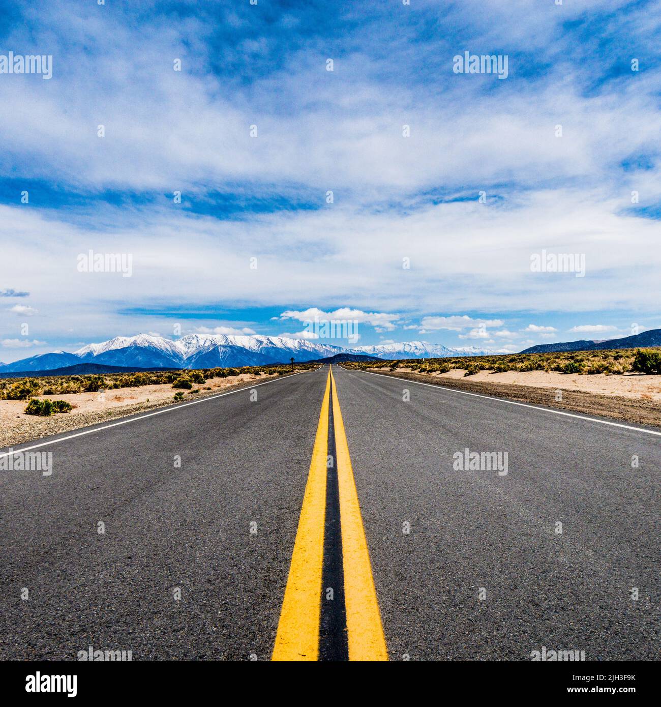 Road to infinity western us highway leads to mountains hi-res stock ...
