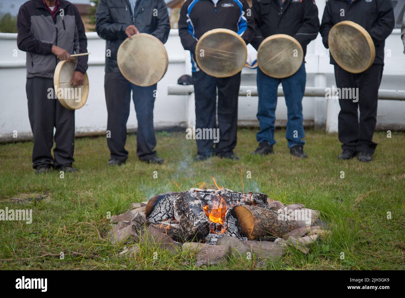Indigenous people canada drums hi-res stock photography and images - Alamy