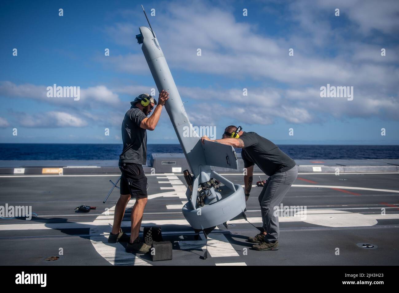 220713-N-YN807-1003 PACIFIC OCEAN (July 13, 2022) – U.S. contractors ...