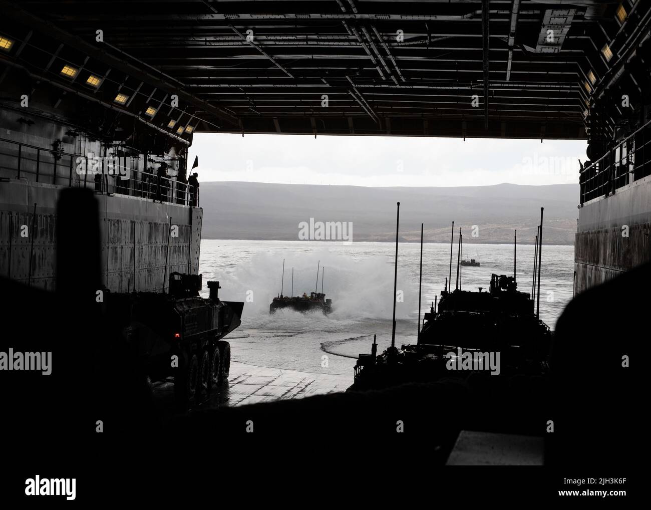 220710-N-IV962-1088 PACIFIC OCEAN (July 10, 2022) - An Amphibious ...