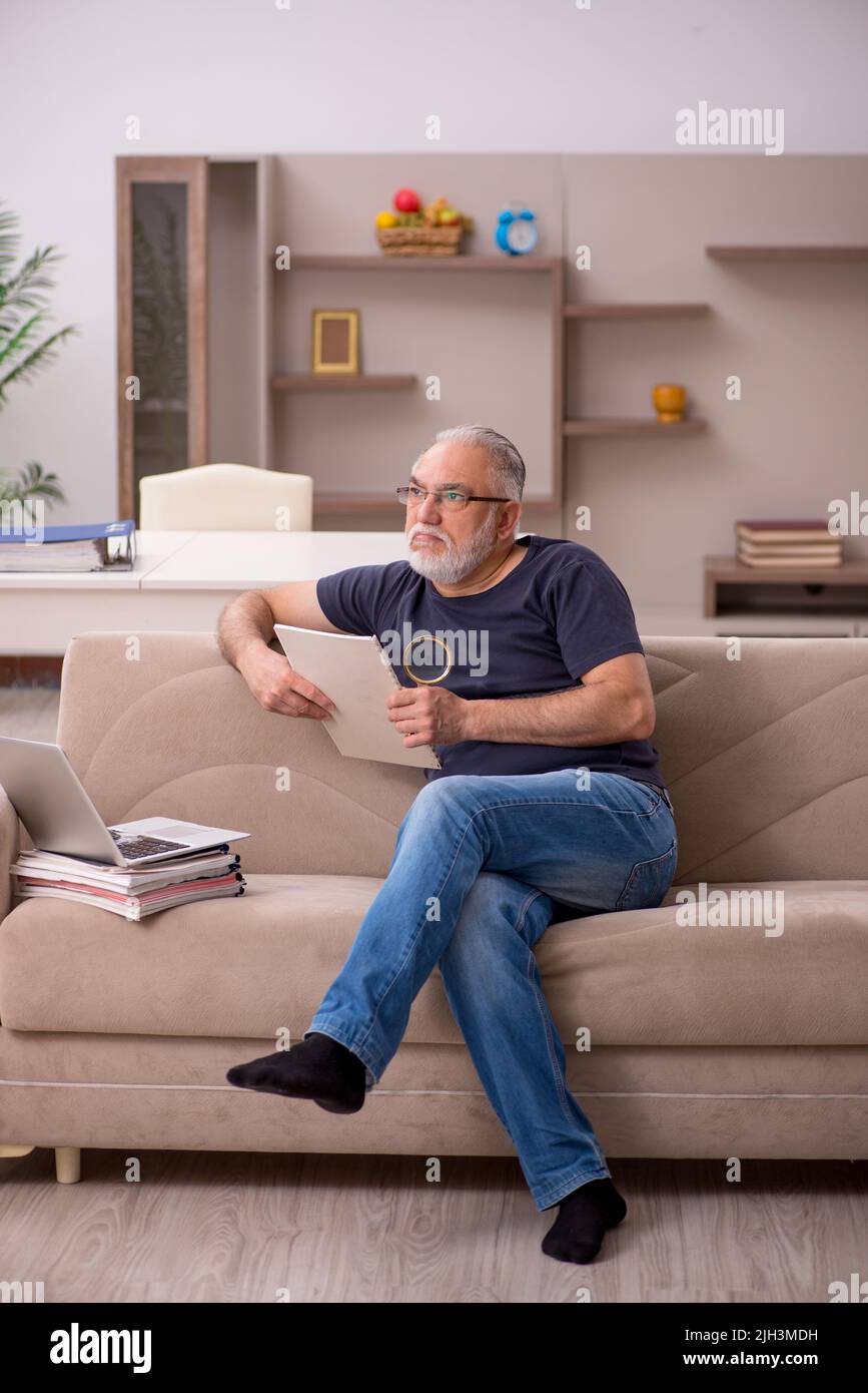Old man employee working from home during pandemic Stock Photo - Alamy