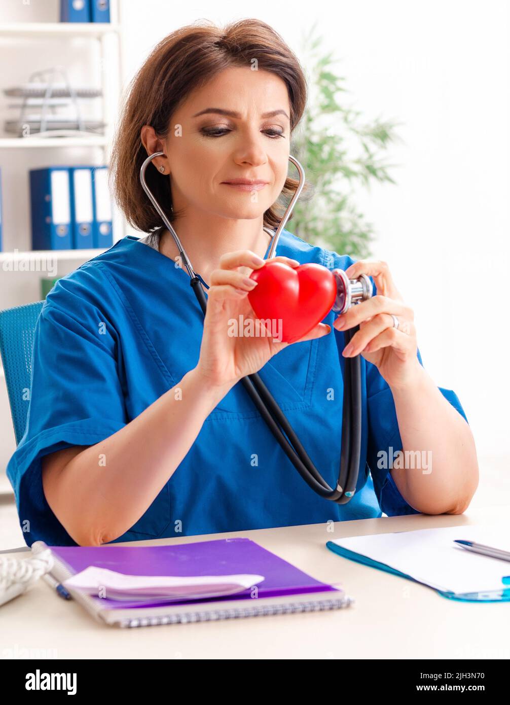 Female doctor cardiologist working in the hospital Stock Photo - Alamy