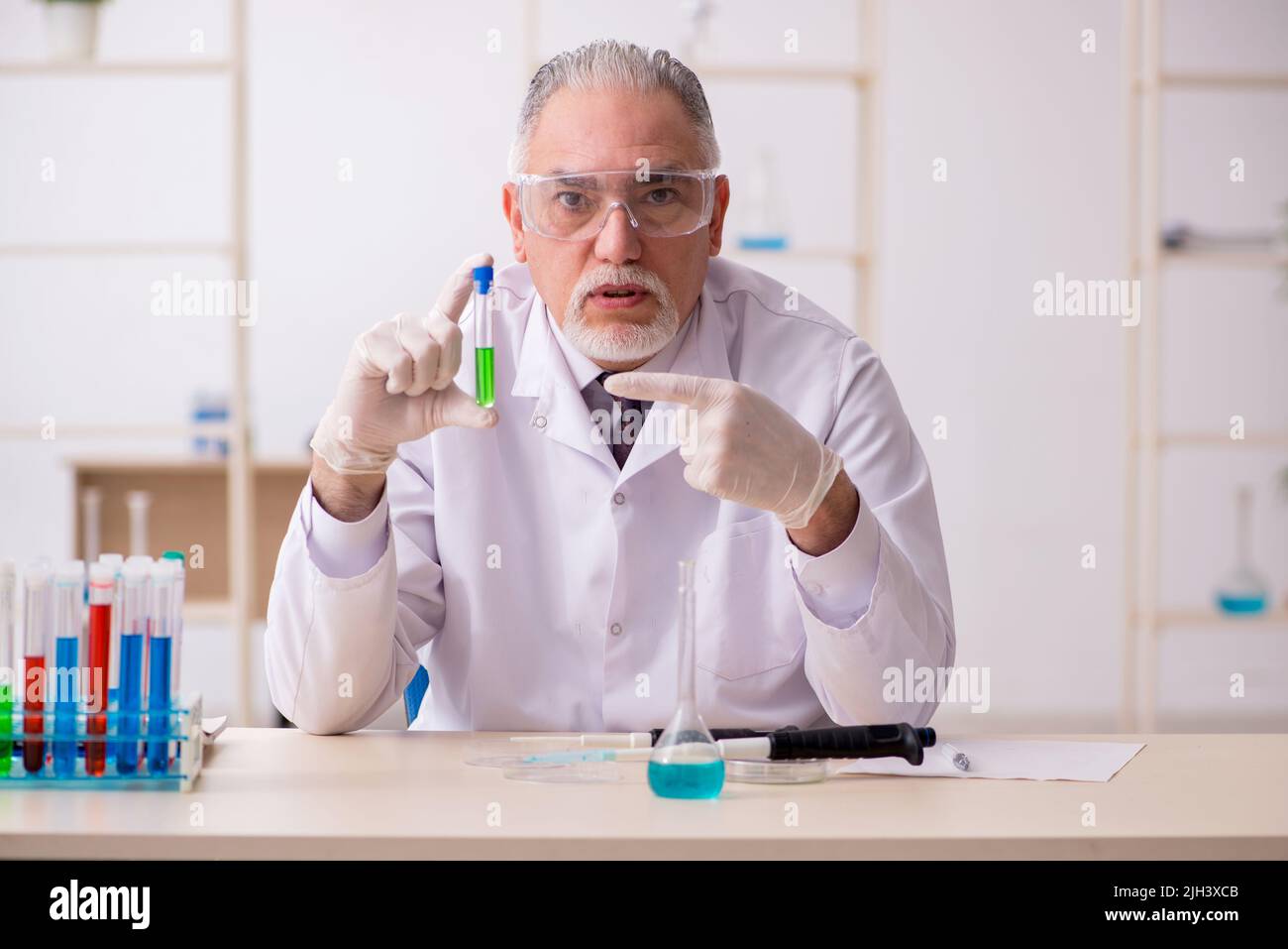Old chemist working in the lab Stock Photo - Alamy