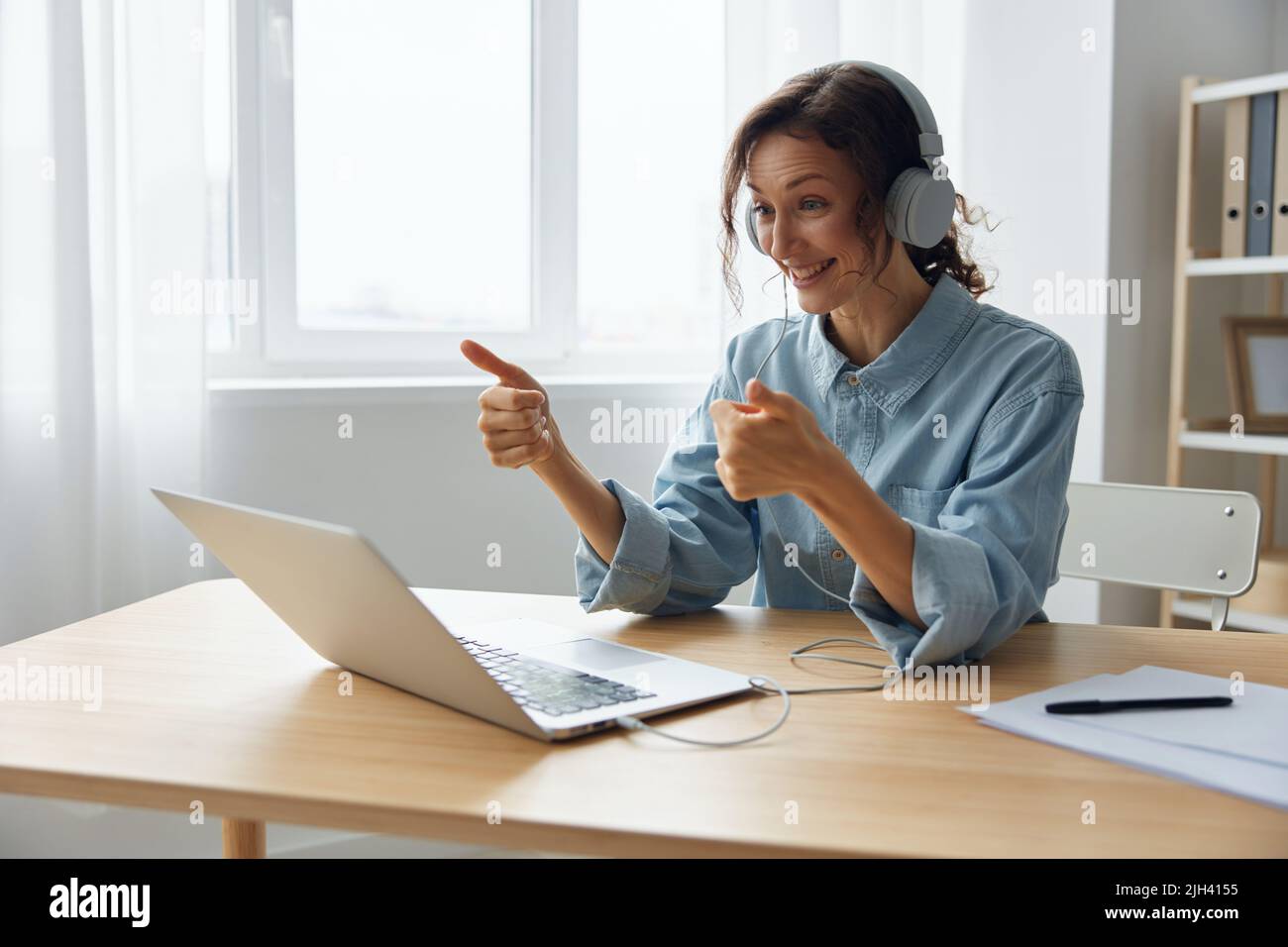 Overjoyed cheerful businesswoman project leader lady speak with ...