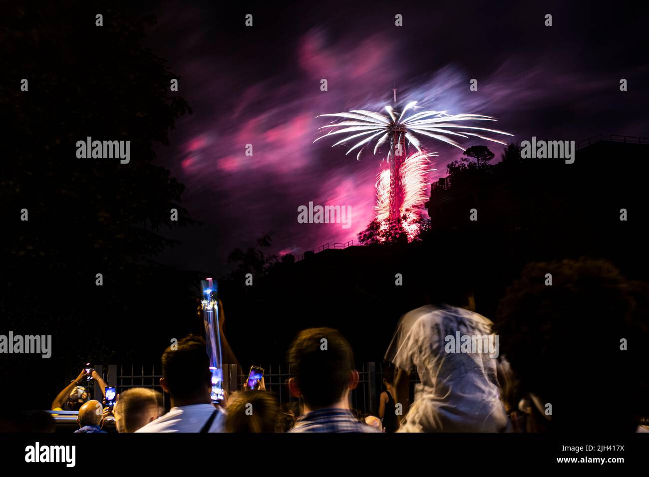 Paris, France. 14th July, 2022. Fireworks above the Eiffel tower (Tour ...