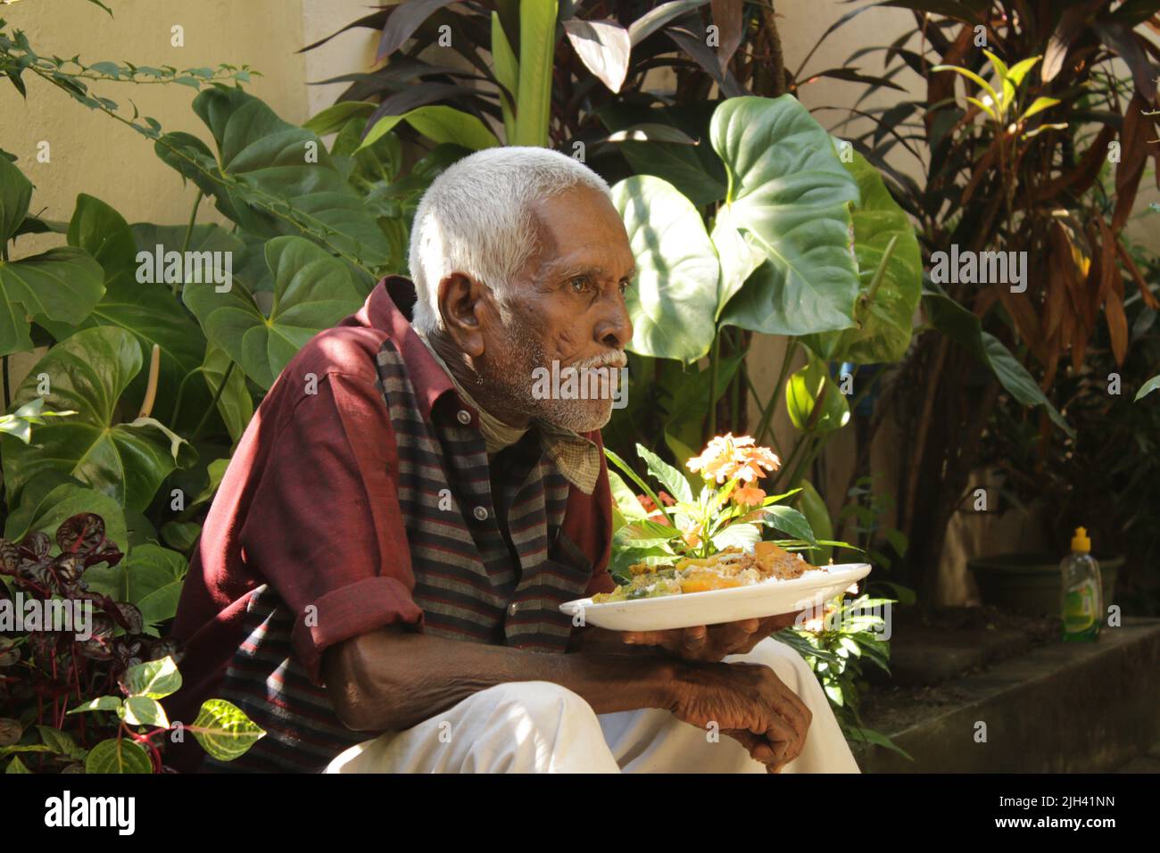 Beggar eating food hi-res stock photography and images - Alamy