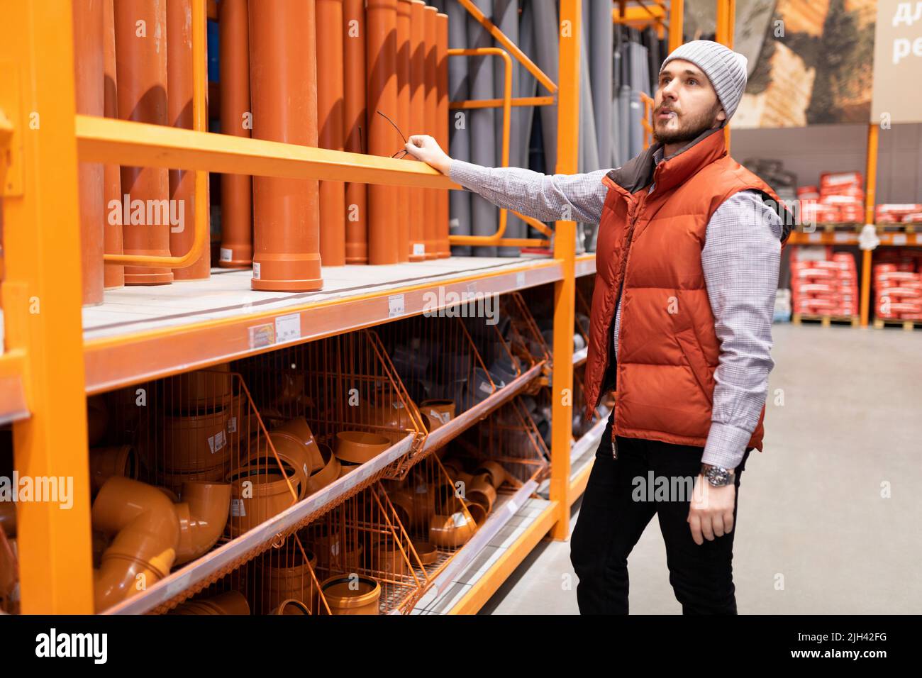 Plumbing pipes in a warehouse hi-res stock photography and images - Alamy