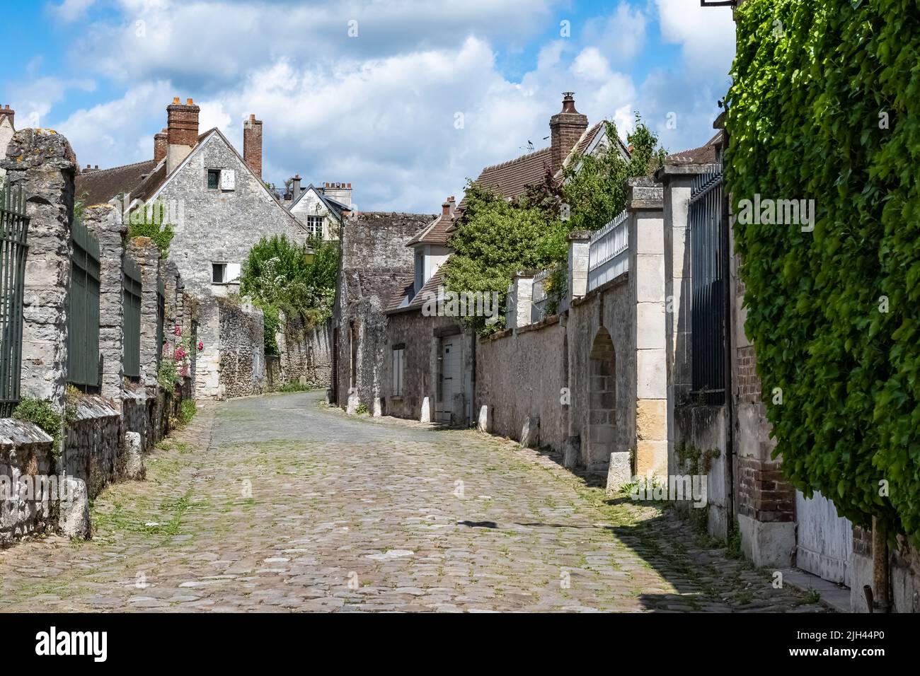 France senlis street town hi-res stock photography and images - Alamy