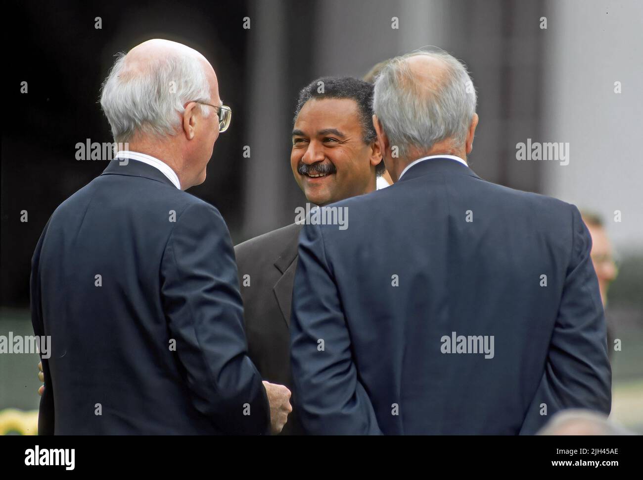 WASHINGTON DC - OCTOBER 19, 1993 Secretary of Commerce Ron Brown (C ...