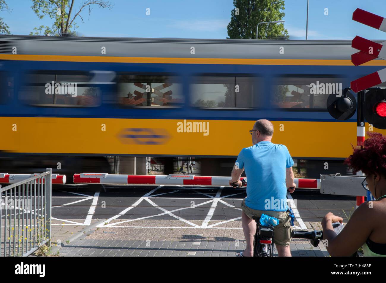 Stand barrier hi-res stock photography and images - Alamy