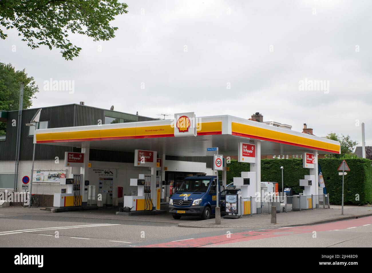 Shell Station At Amstelveen The Netherlands 11-7-2022 Stock Photo - Alamy