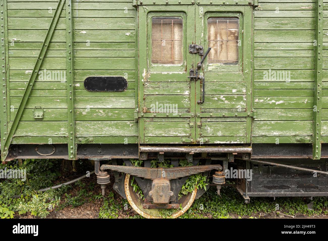 Abandoned derelict railway carriage hi-res stock photography and images ...