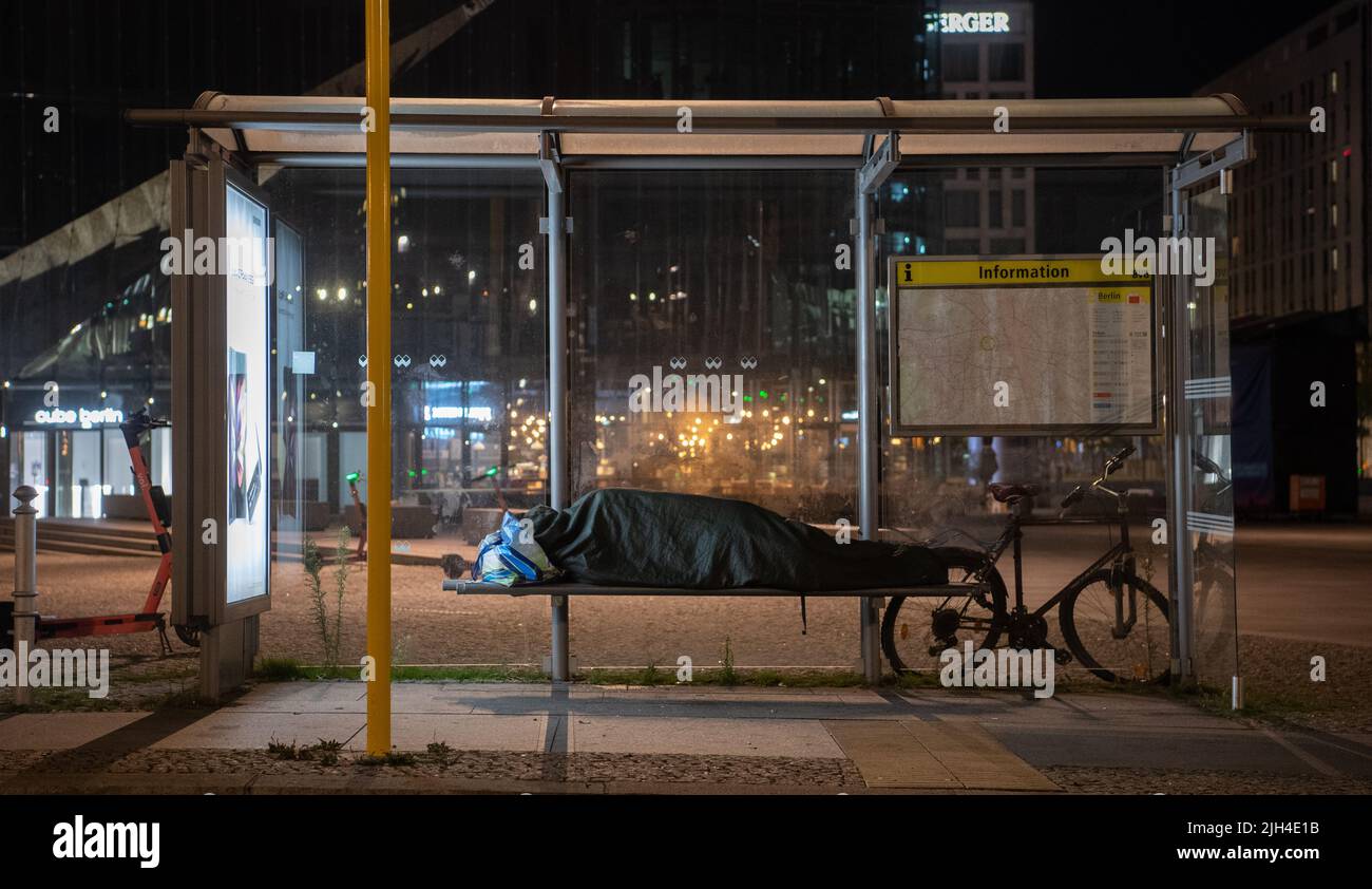 Homeless man sleeping bus stop hi-res stock photography and images - Alamy