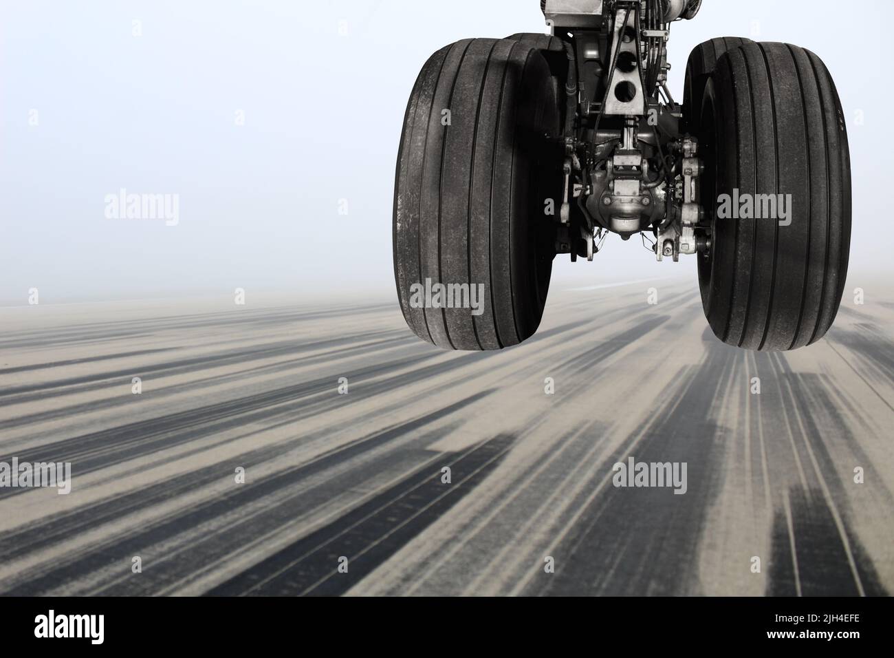 Runway visual range hi-res stock photography and images - Alamy