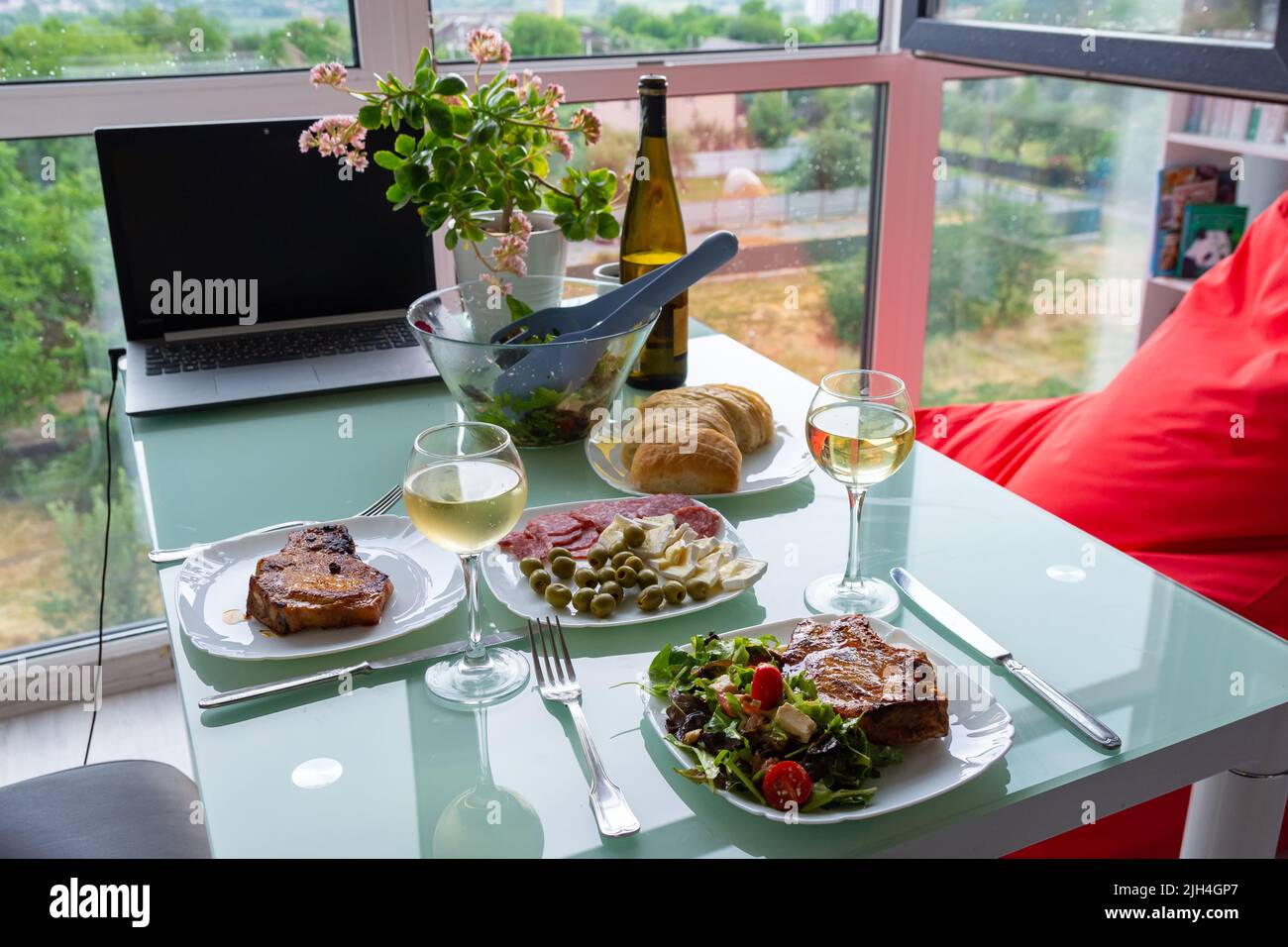 Dinner date night home hi-res stock photography and images - Alamy