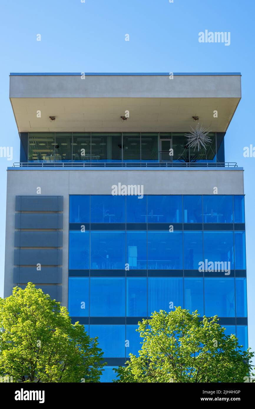 Office front facade and roof hi-res stock photography and images - Alamy