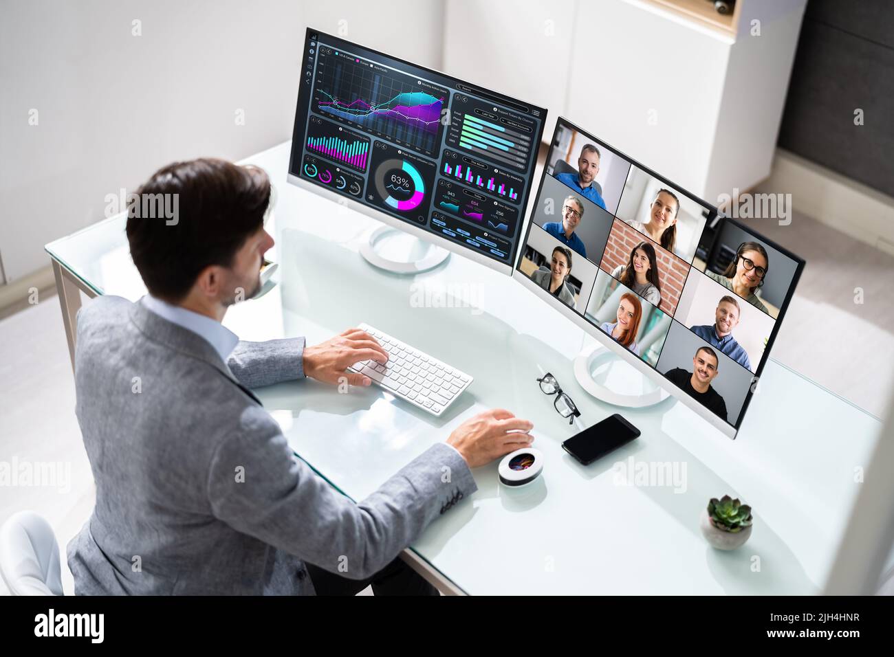 Presentation data conference hi-res stock photography and images - Alamy