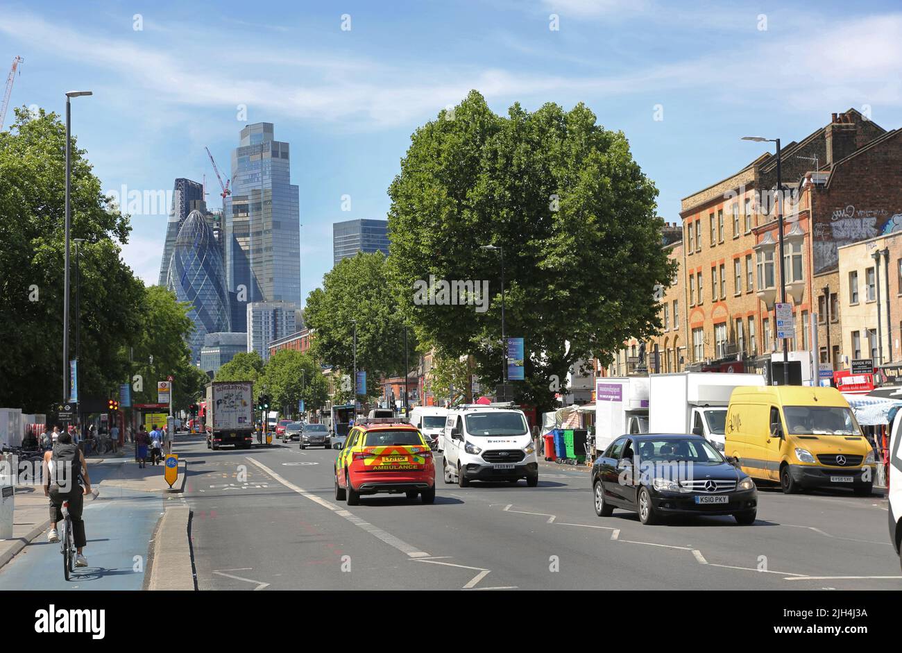View west towards the City of London along Mile End Road next to ...