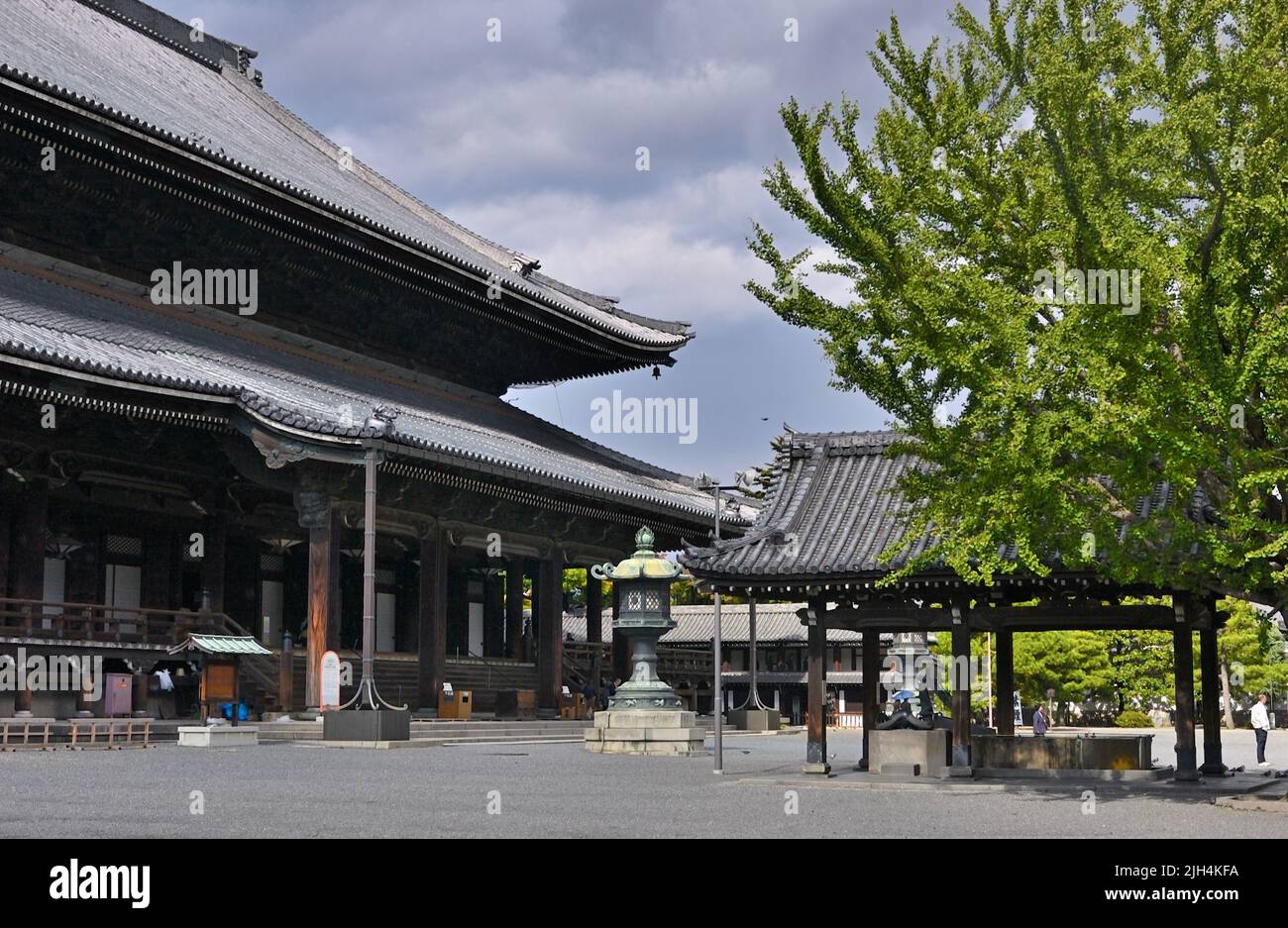 The majestic Hongwan-ji Temple, Kyoto JP Stock Photo - Alamy