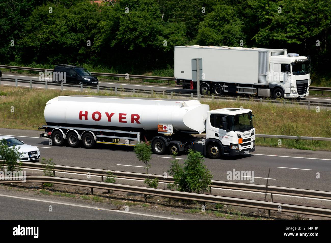 Hoyer tanker lorry on the M40 motorway, Warwickshire, UK Stock Photo ...