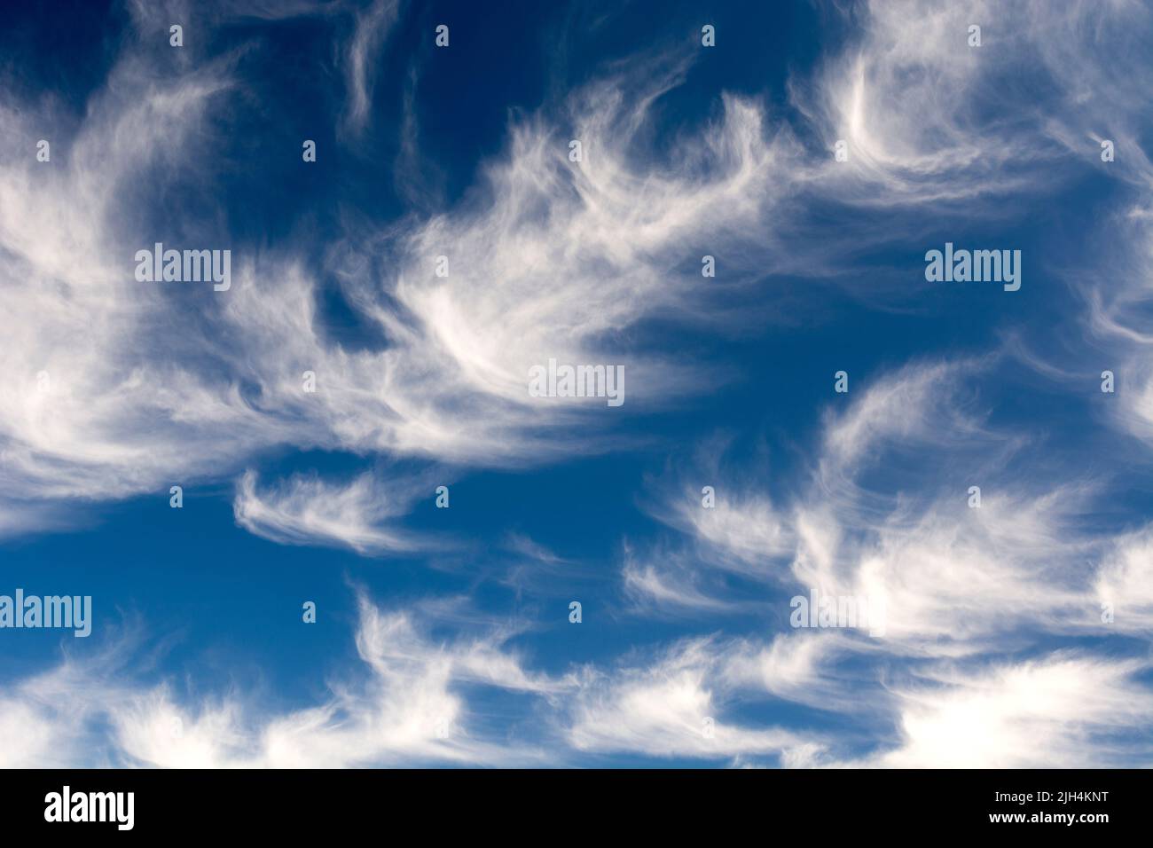 British cirrus hi-res stock photography and images - Alamy