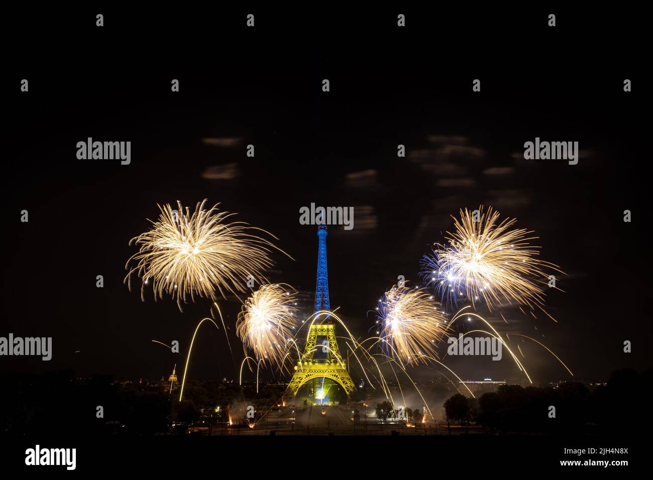 Bastille day celebrations in paris hi-res stock photography and images ...