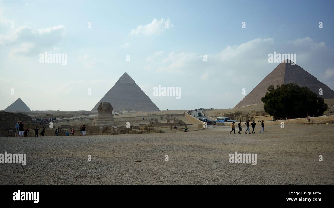 Pyramid khufu khafre menkaure sphinx hi-res stock photography and images - Alamy