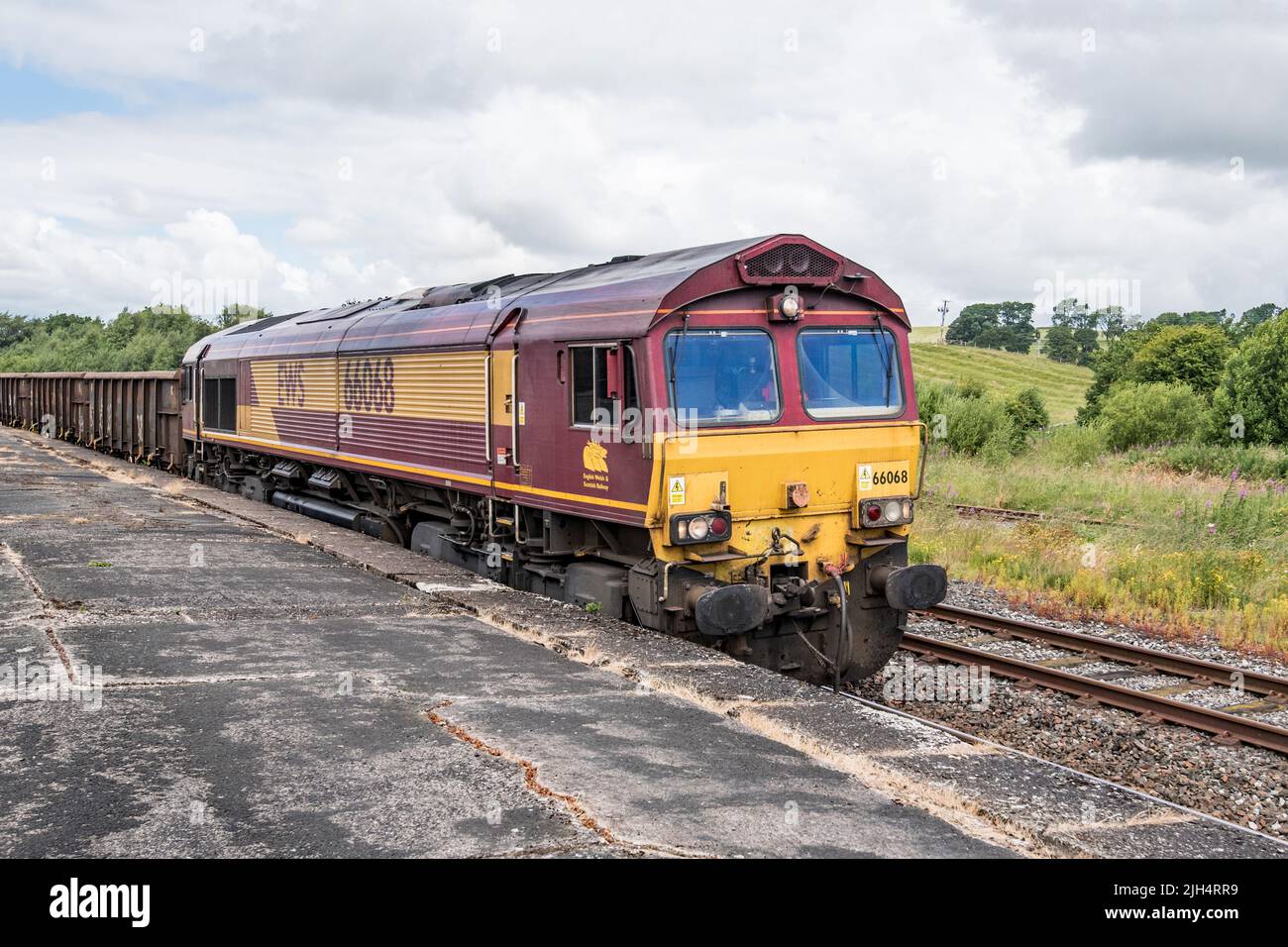 Class 66 diesel 66068 ews livery locomotive hi-res stock photography ...